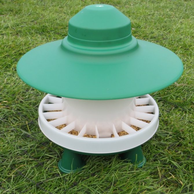 Blenheim Feeder | Game & Poultry Feeders | Collins Nets Ltd